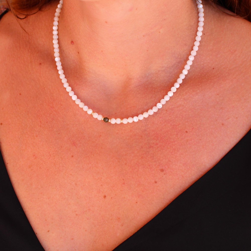 Collier perles de nacre blanche et Rhyolite