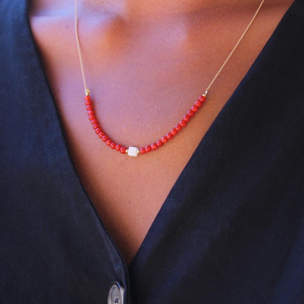 Collier en véritable corail et carré de nacre